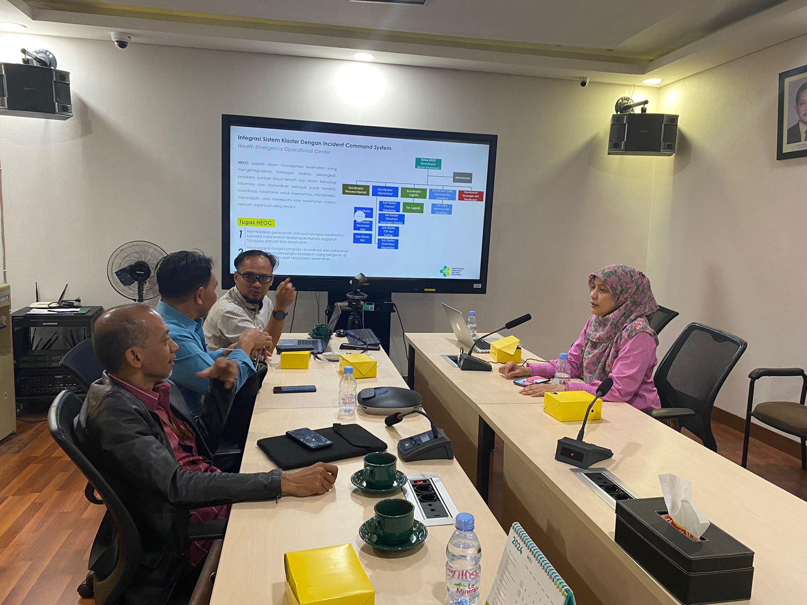 Rapat RPMK bersama P2P di ruang rapat Pusat Krisis Kesehatan