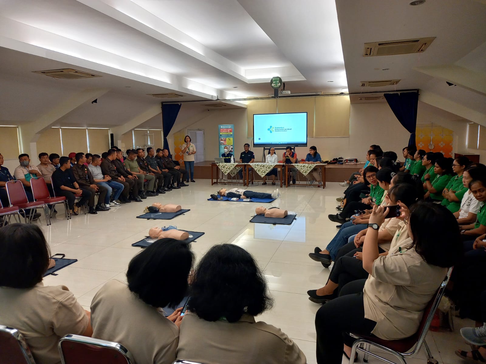 Peserta Kegiatan Guru dan Tenaga Pengajar serta Staf di Sekolah Ursula ...