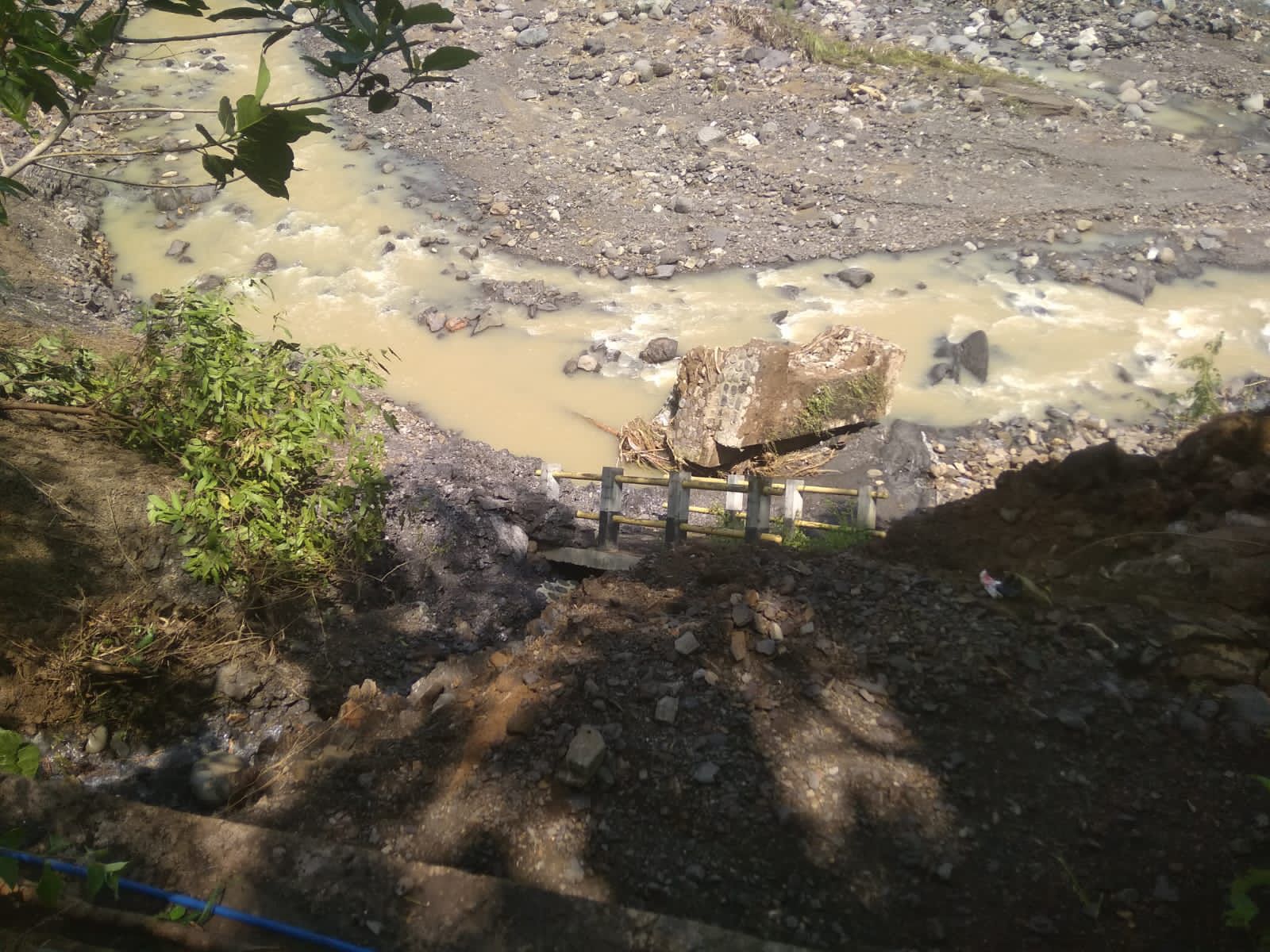 Tanah-Longsor di KUNINGAN, JAWA-BARAT, 08-04-2023