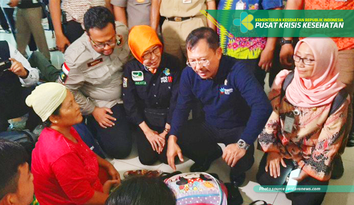 Minister of Health Terawan visited flood victims
