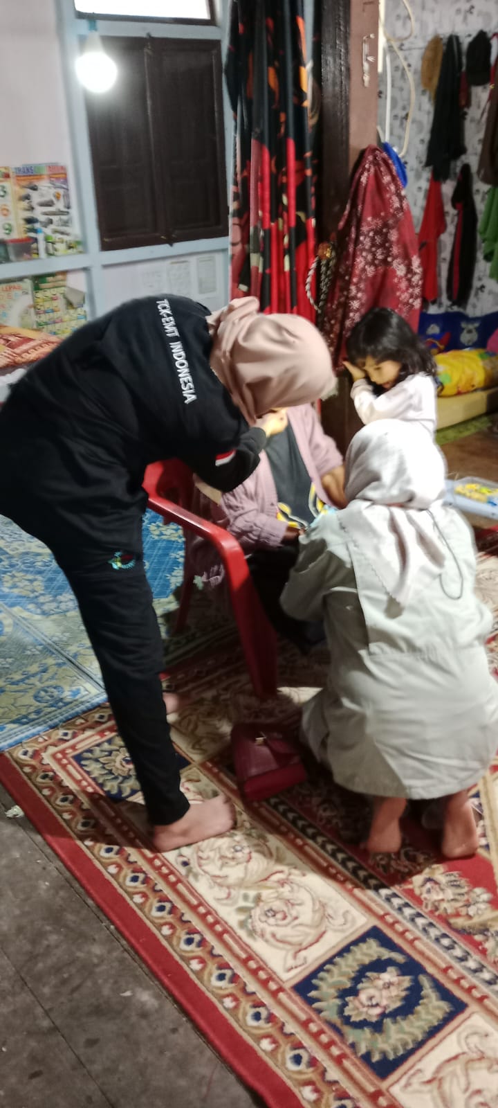 TCK-EMT melakukan Pelayanan Kesehatan Mobile di Kabupaten Tanah Datar