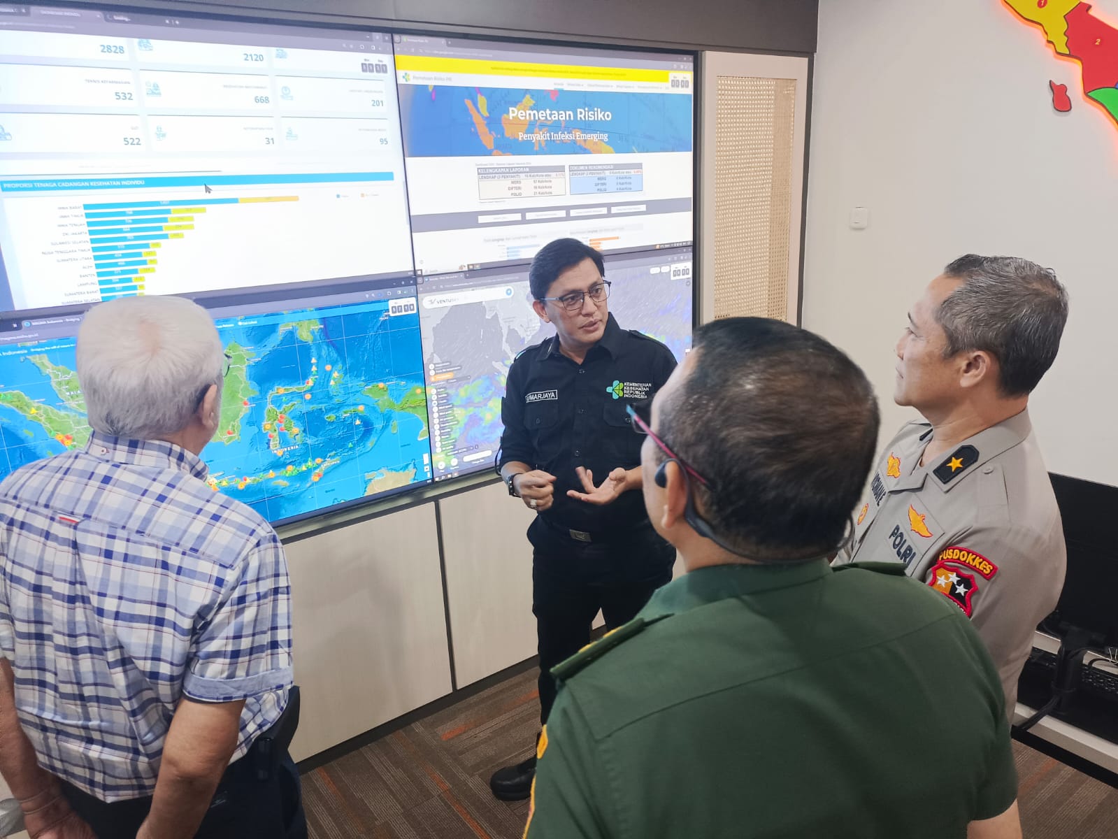 Kunjungan Kapuskes TNI, AGD 118, BNPB dan Polri Ke R. Pemantauan Pusat ...